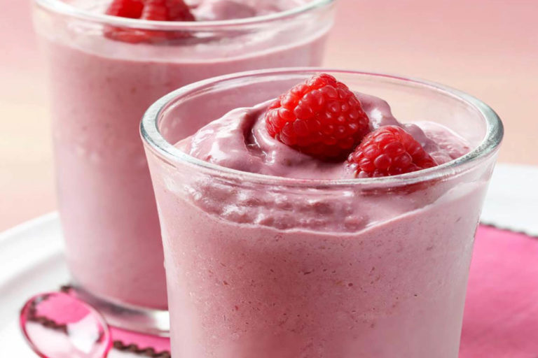 Robust Raspberry Almond Smoothie - Nuthealth.org Robust Raspberry Almond Smoothie - Nuthealth.org