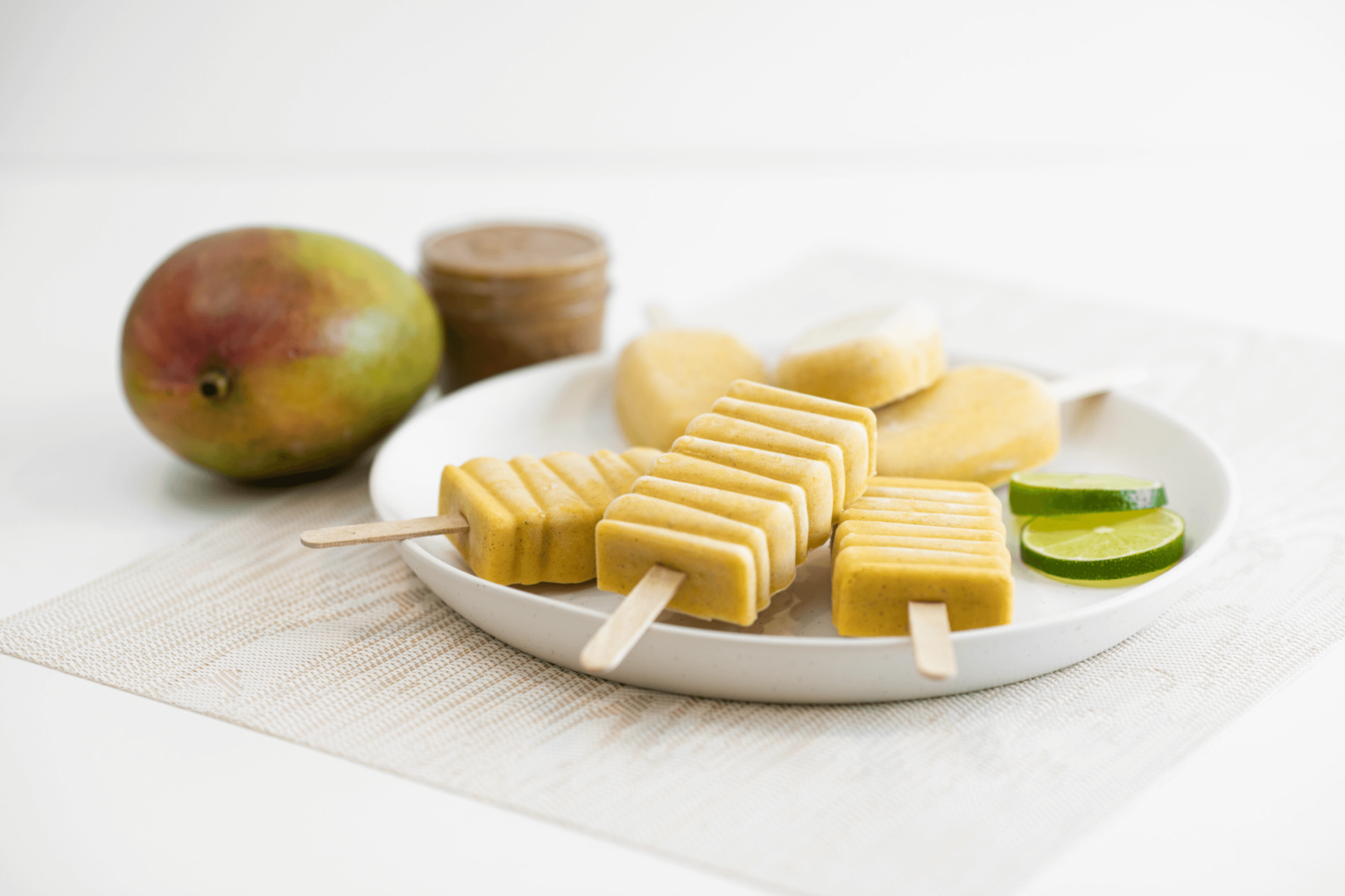 Spicy Sriracha Almonds - Nuthealth.org